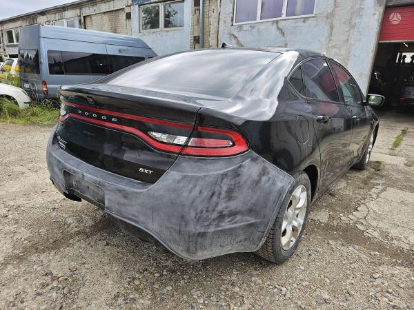 Black Dodge Dart 2015 in Kaunas, with an engine capacity of 2.40 L and mileage of 130 thousand km for 1400 €, photo 5 on AUTOMOTO.COM.LV