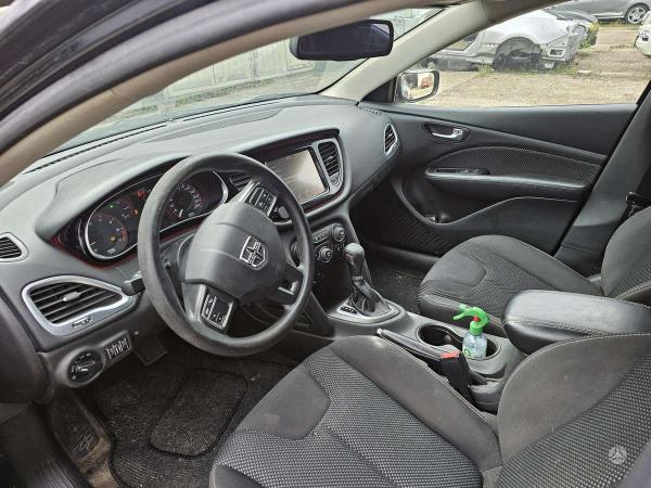 Black Dodge Dart 2015 in Kaunas, with an engine capacity of 2.40 L and mileage of 130 thousand km for 1400 €, photo 8 on AUTOMOTO.COM.LV