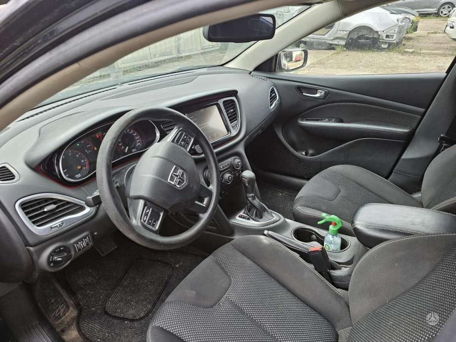 Melns Dodge Dart 2015 Kauņa, ar dzinēja tilpumu 2.40 L un nobraukumu 130 tūkst. km par 1400 €, foto 9 vietnē AUTOMOTO.COM.LV