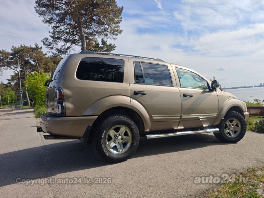 Beige Dodge Durango 2004 in Tallinn, with an engine capacity of 5.70 L and mileage of 390 thousand km for 7800 €, photo 5 on AUTOMOTO.COM.LV