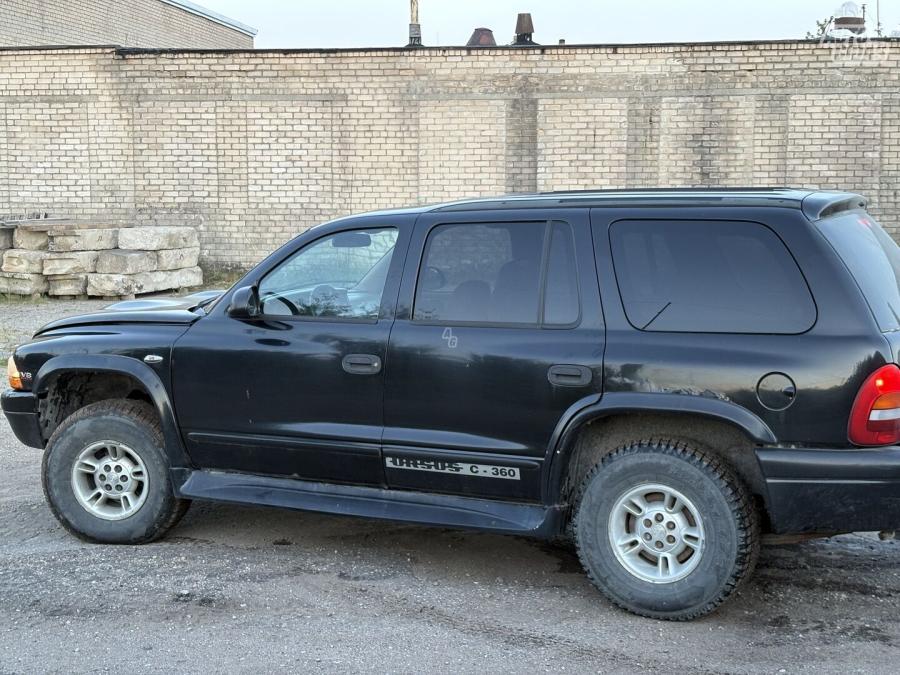 Black Dodge Durango 1999 in Radviliskis, with an engine capacity of 5.90 L and mileage of 280 thousand km for 1250 €, photo 1 on AUTOMOTO.COM.LV