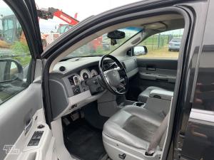 Black Dodge Durango 2007 in Kaunas, with an engine capacity of 5.70 L and mileage of 308 thousand km for 7999 €, photo 18 on AUTOMOTO.COM.LV