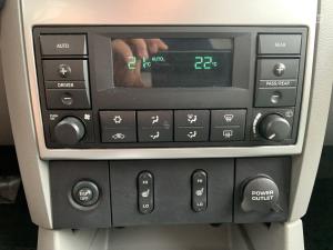 Black Dodge Durango 2007 in Kaunas, with an engine capacity of 5.70 L and mileage of 308 thousand km for 7999 €, photo 26 on AUTOMOTO.COM.LV