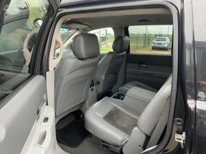 Black Dodge Durango 2007 in Kaunas, with an engine capacity of 5.70 L and mileage of 308 thousand km for 7999 €, photo 27 on AUTOMOTO.COM.LV
