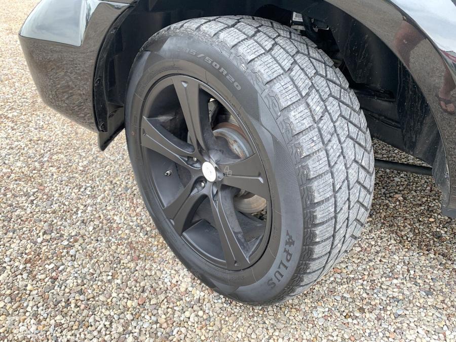 Black Dodge Durango 2007 in Kaunas, with an engine capacity of 5.70 L and mileage of 308 thousand km for 7999 €, photo 32 on AUTOMOTO.COM.LV