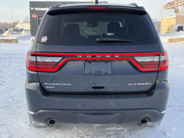 Melns Dodge Durango 2014 Šauļi, ar dzinēja tilpumu 5.65 L un nobraukumu 121 tūkst. km par 11200 €, foto 5 vietnē AUTOMOTO.COM.LV