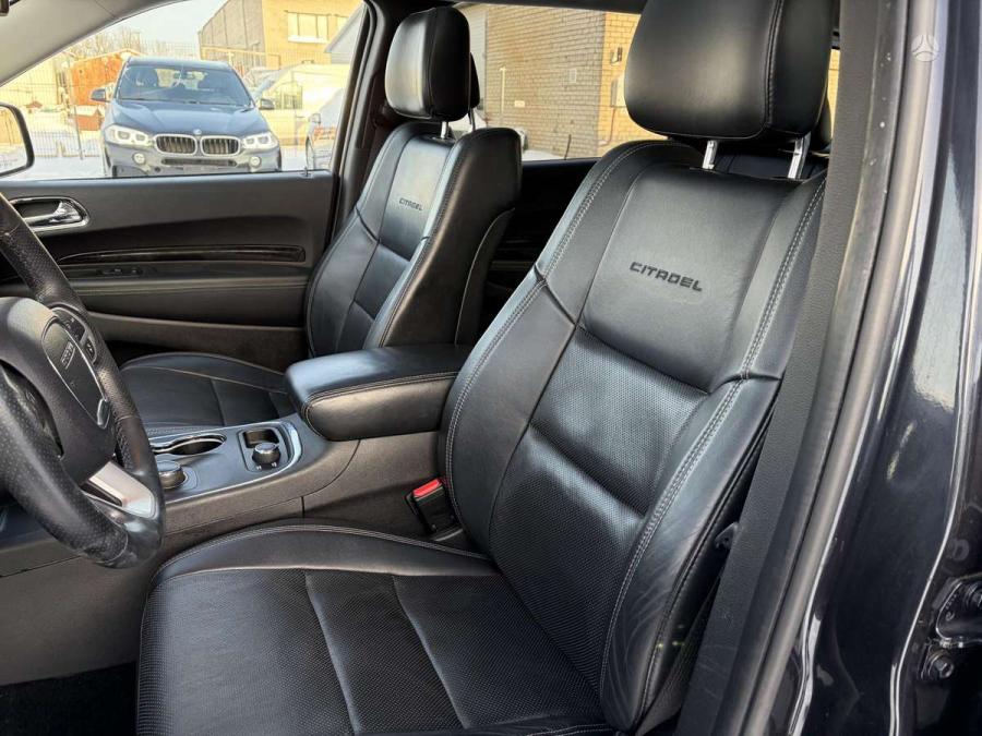 Black Dodge Durango 2014 in Siauliai, with an engine capacity of 5.65 L and mileage of 121 thousand km for 11200 €, photo 8 on AUTOMOTO.COM.LV