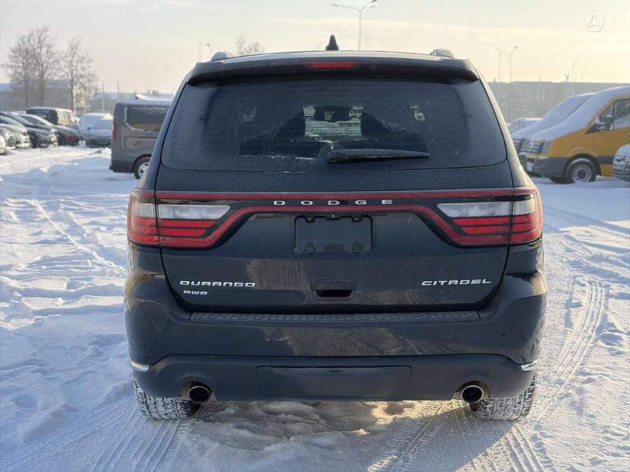 Melns Dodge Durango 2014 Šauļi, ar dzinēja tilpumu 5.70 L un nobraukumu 165 tūkst. km par 10300 €, foto 4 vietnē AUTOMOTO.COM.LV