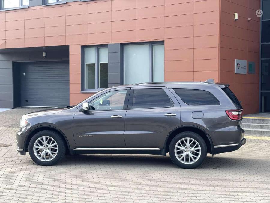 Black Dodge Durango 2014 in Silale, with an engine capacity of 5.65 L and mileage of 198 thousand km for 14200 €, photo 8 on AUTOMOTO.COM.LV