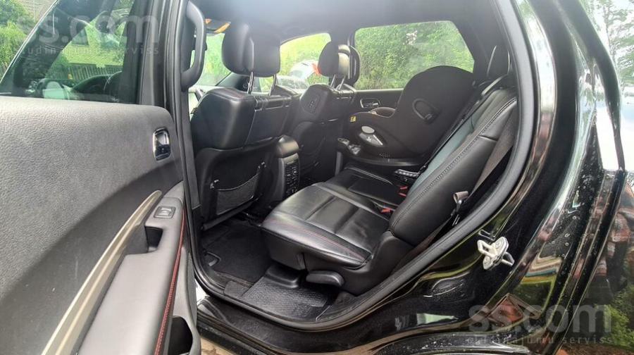 Black Dodge Durango 2014 in Riga, with an engine capacity of 3.60 L and mileage of 280 thousand km for 16000 €, photo 14 on AUTOMOTO.COM.LV
