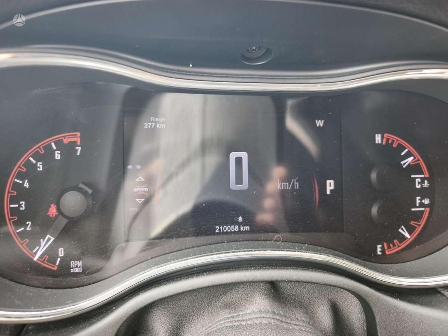 Melns Dodge Durango 2014 Viļņa, ar dzinēja tilpumu 3.60 L un nobraukumu 211 tūkst. km par 15400 €, foto 12 vietnē AUTOMOTO.COM.LV