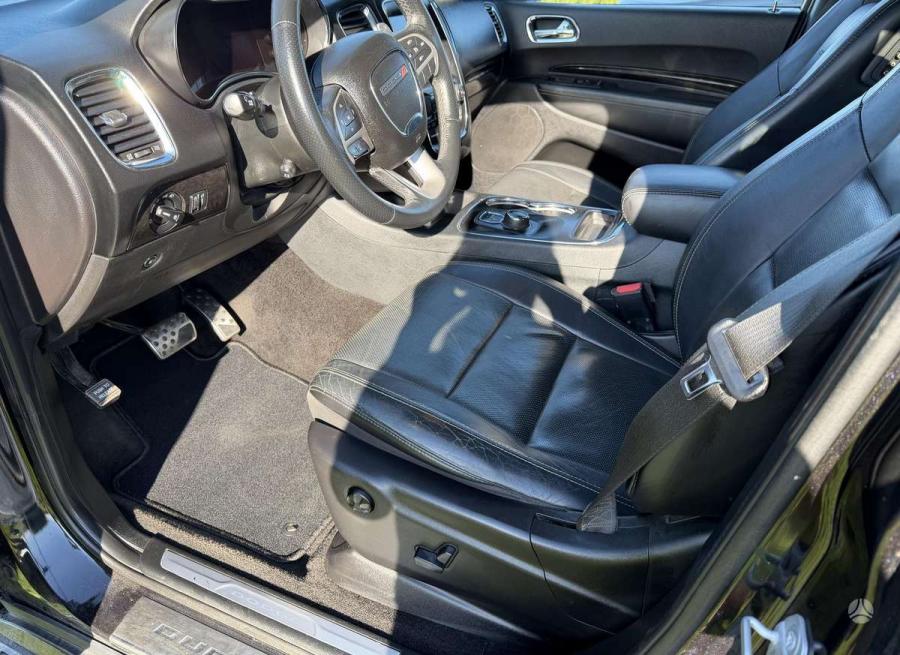 Black Dodge Durango 2015 in Gargzdai, with an engine capacity of 3.60 L and mileage of 169 thousand km for 15700 €, photo 8 on AUTOMOTO.COM.LV