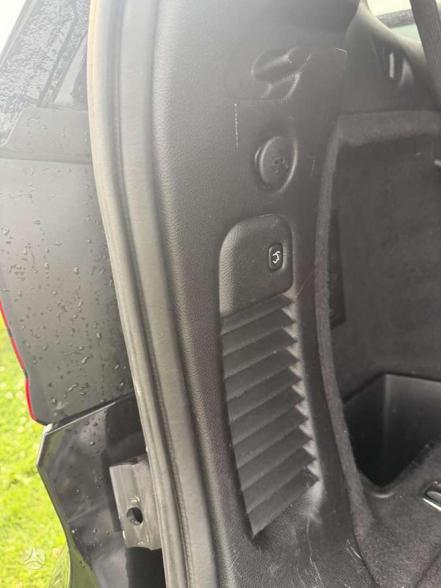 Black Dodge Durango 2015 in Gargzdai, with an engine capacity of 3.60 L and mileage of 169 thousand km for 15700 €, photo 13 on AUTOMOTO.COM.LV