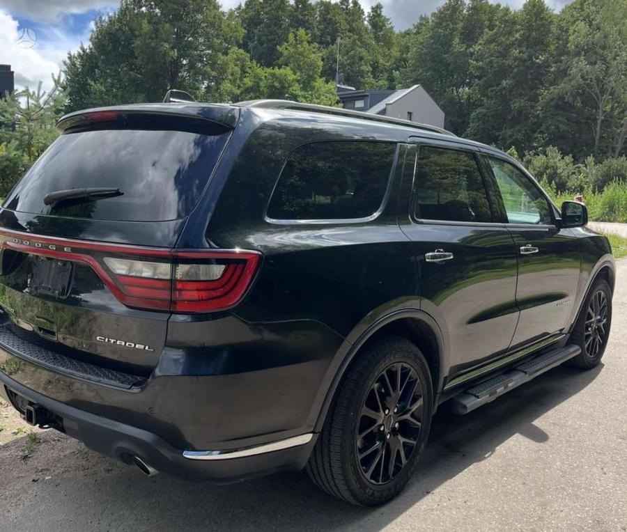 Black Dodge Durango 2015 in Ukmerge, with an engine capacity of 3.60 L and mileage of 276 thousand km for 12500 €, photo 8 on AUTOMOTO.COM.LV
