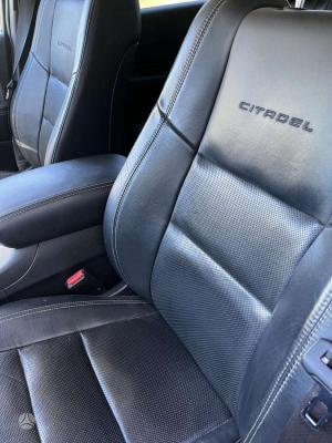 Black Dodge Durango 2015 in Ukmerge, with an engine capacity of 3.60 L and mileage of 276 thousand km for 12500 €, photo 14 on AUTOMOTO.COM.LV