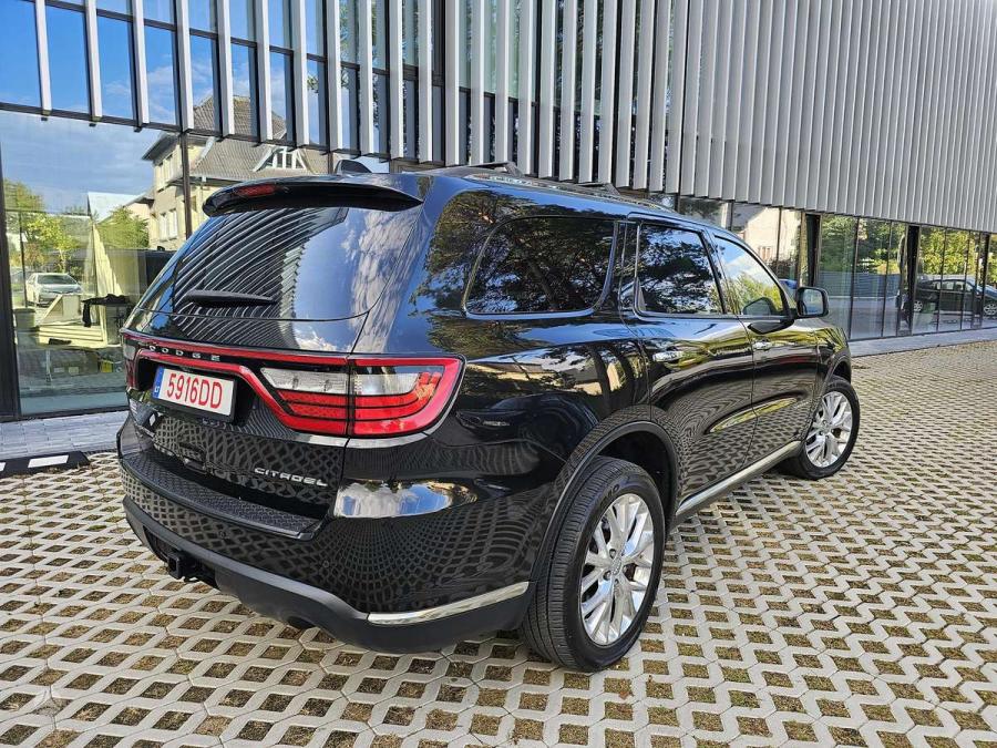 Black Dodge Durango 2015 in Kaunas, with an engine capacity of 5.65 L and mileage of 161 thousand km for 15500 €, photo 1 on AUTOMOTO.COM.LV
