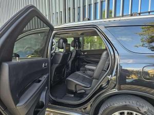 Black Dodge Durango 2015 in Kaunas, with an engine capacity of 5.65 L and mileage of 161 thousand km for 15500 €, photo 17 on AUTOMOTO.COM.LV