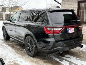 Black Dodge Durango 2016 in Alytus, with an engine capacity of 5.65 L and mileage of 165 thousand km for 19999 €, photo 4 on AUTOMOTO.COM.LV