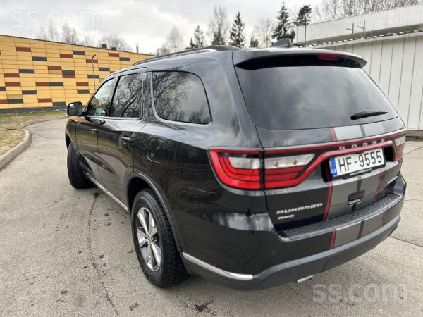 Black Dodge Durango 2016 in Riga, with an engine capacity of 3.60 L and mileage of 172 thousand km for 18990 €, photo 7 on AUTOMOTO.COM.LV