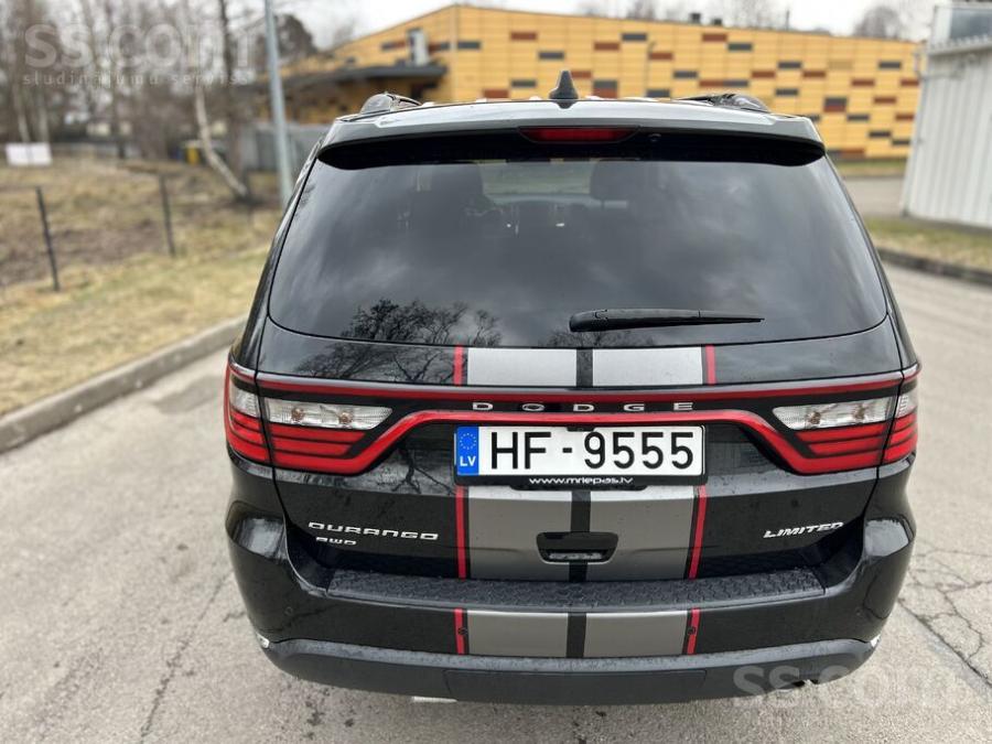 Black Dodge Durango 2016 in Riga, with an engine capacity of 3.60 L and mileage of 172 thousand km for 18990 €, photo 17 on AUTOMOTO.COM.LV