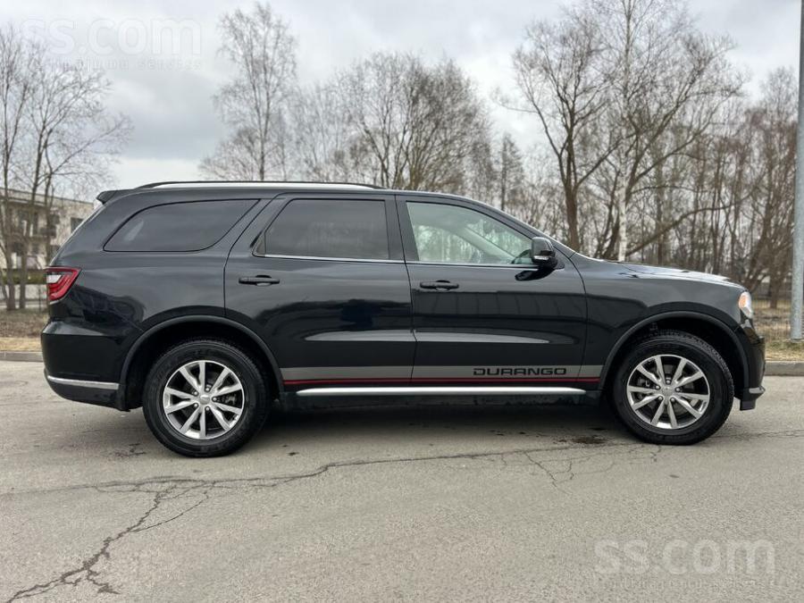 Black Dodge Durango 2016 in Riga, with an engine capacity of 3.60 L and mileage of 172 thousand km for 18990 €, photo 19 on AUTOMOTO.COM.LV