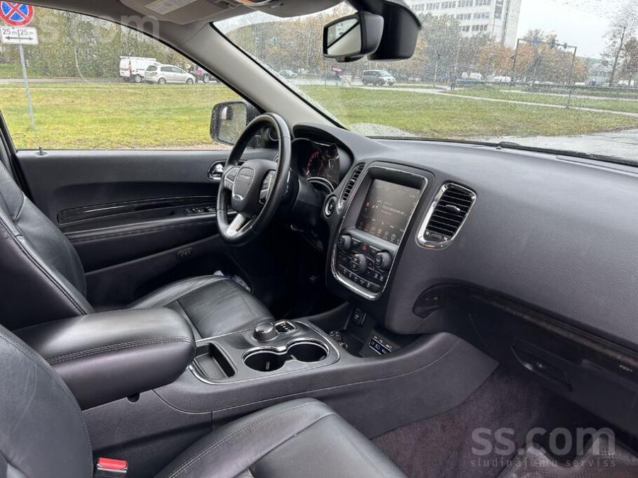 Black Dodge Durango 2016 in Riga, with an engine capacity of 3.60 L and mileage of 172 thousand km for 18990 €, photo 25 on AUTOMOTO.COM.LV