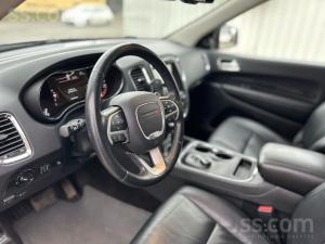 Black Dodge Durango 2016 in Riga, with an engine capacity of 3.60 L and mileage of 172 thousand km for 18990 €, photo 30 on AUTOMOTO.COM.LV