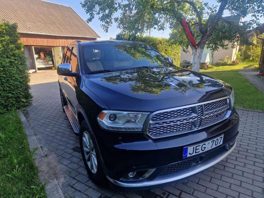 Black Dodge Durango 2016 in Taurage, with an engine capacity of 5.70 L and mileage of 310 thousand km for 15490 €, photo 1 on AUTOMOTO.COM.LV