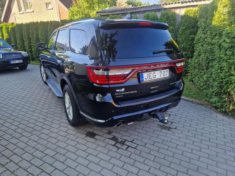 Black Dodge Durango 2016 in Taurage, with an engine capacity of 5.70 L and mileage of 310 thousand km for 15490 €, photo 4 on AUTOMOTO.COM.LV
