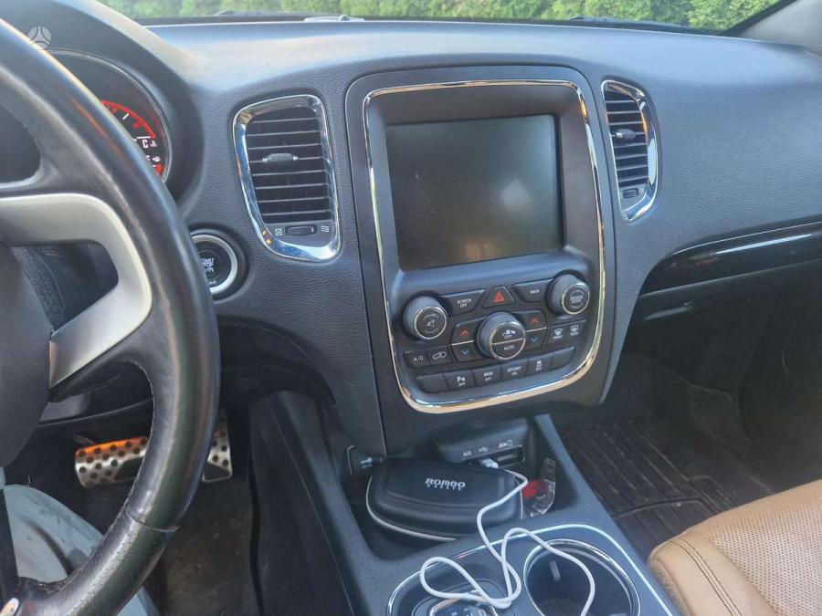 Black Dodge Durango 2016 in Taurage, with an engine capacity of 5.70 L and mileage of 310 thousand km for 15490 €, photo 8 on AUTOMOTO.COM.LV