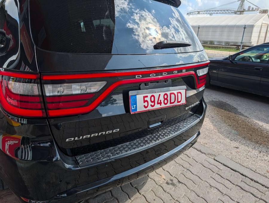 Black Dodge Durango 2016 in Kaunas, with an engine capacity of 3.60 L and mileage of 245 thousand km for 10900 €, photo 16 on AUTOMOTO.COM.LV