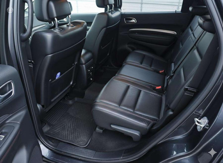 Black Dodge Durango 2018 in Siauliai, with an engine capacity of 5.70 L and mileage of 150 thousand km for 24000 €, photo 18 on AUTOMOTO.COM.LV