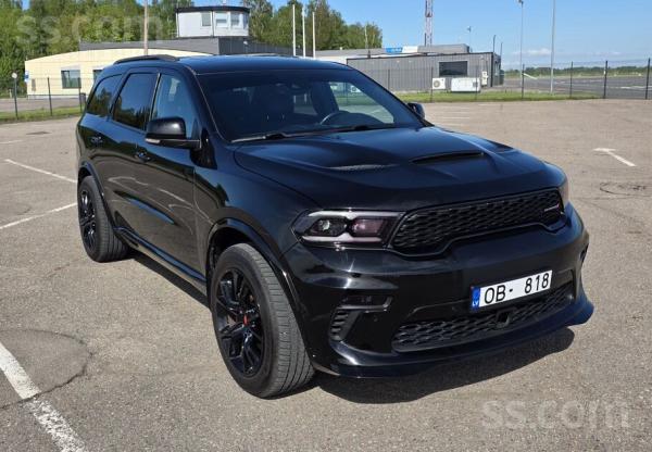 Black Dodge Durango 2018 in Liepaja, with an engine capacity of 5.70 L and mileage of 121 thousand km for 28000 €, photo 2 on AUTOMOTO.COM.LV