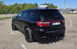 Black Dodge Durango 2018 in Liepaja, with an engine capacity of 5.70 L and mileage of 121 thousand km for 28000 €, photo 5 on AUTOMOTO.COM.LV