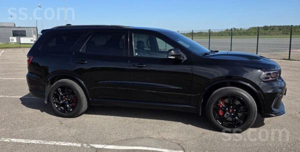 Black Dodge Durango 2018 in Liepaja, with an engine capacity of 5.70 L and mileage of 121 thousand km for 28000 €, photo 5 on AUTOMOTO.COM.LV