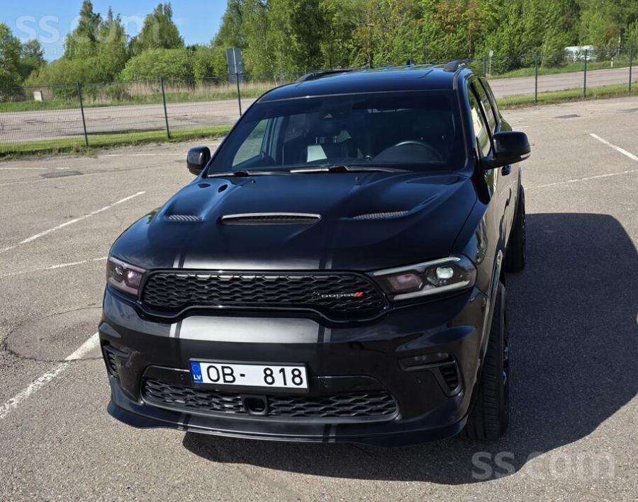 Black Dodge Durango 2018 in Liepaja, with an engine capacity of 5.70 L and mileage of 121 thousand km for 28000 €, photo 7 on AUTOMOTO.COM.LV