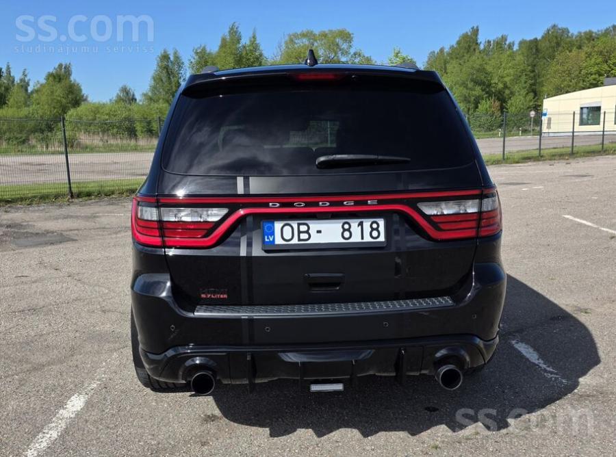 Black Dodge Durango 2018 in Liepaja, with an engine capacity of 5.70 L and mileage of 121 thousand km for 28000 €, photo 8 on AUTOMOTO.COM.LV