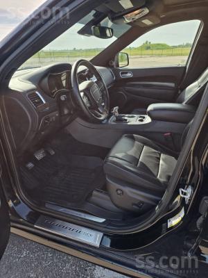 Black Dodge Durango 2018 in Liepaja, with an engine capacity of 5.70 L and mileage of 121 thousand km for 28000 €, photo 10 on AUTOMOTO.COM.LV