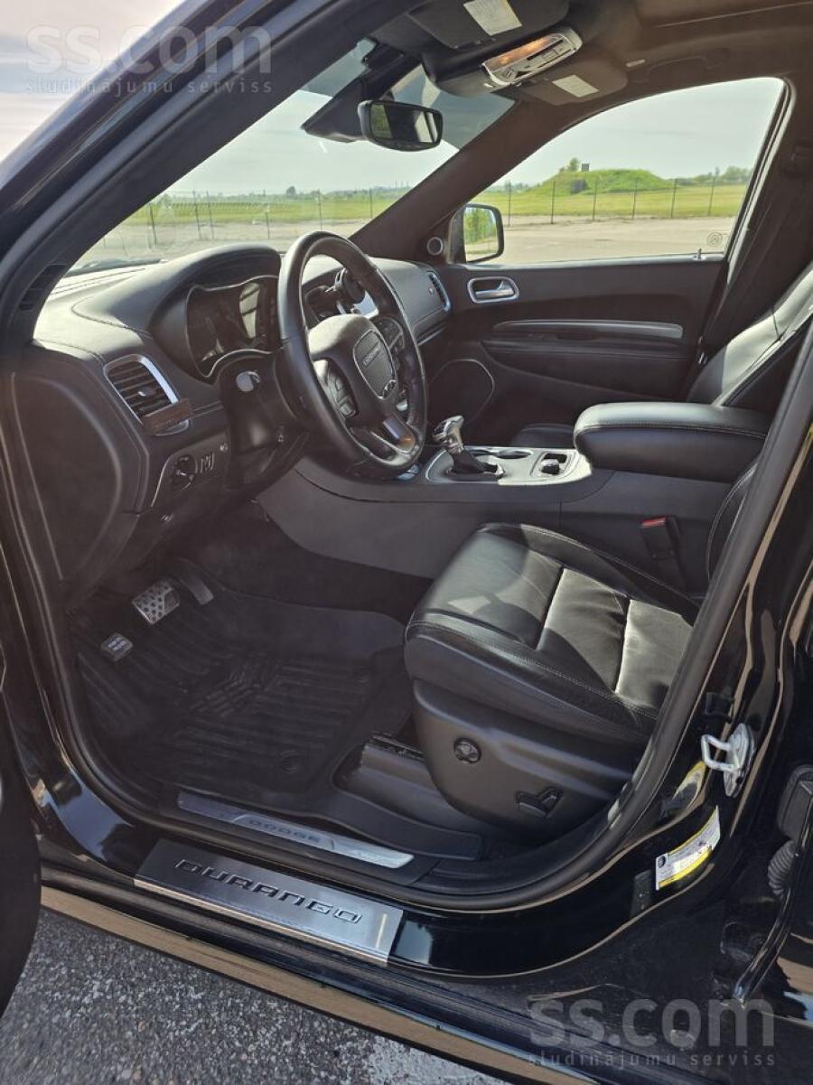 Black Dodge Durango 2018 in Liepaja, with an engine capacity of 5.70 L and mileage of 121 thousand km for 28000 €, photo 10 on AUTOMOTO.COM.LV