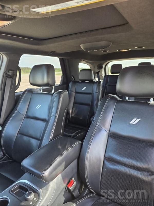 Black Dodge Durango 2018 in Liepaja, with an engine capacity of 5.70 L and mileage of 121 thousand km for 28000 €, photo 10 on AUTOMOTO.COM.LV