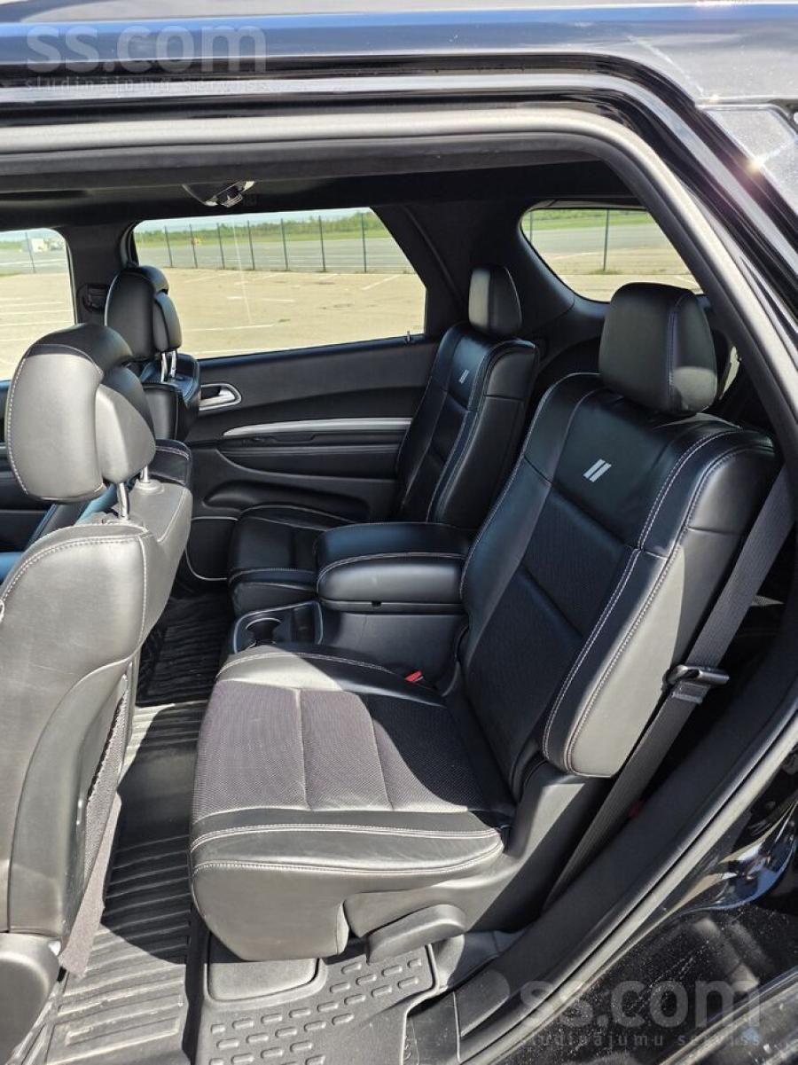 Black Dodge Durango 2018 in Liepaja, with an engine capacity of 5.70 L and mileage of 121 thousand km for 28000 €, photo 12 on AUTOMOTO.COM.LV