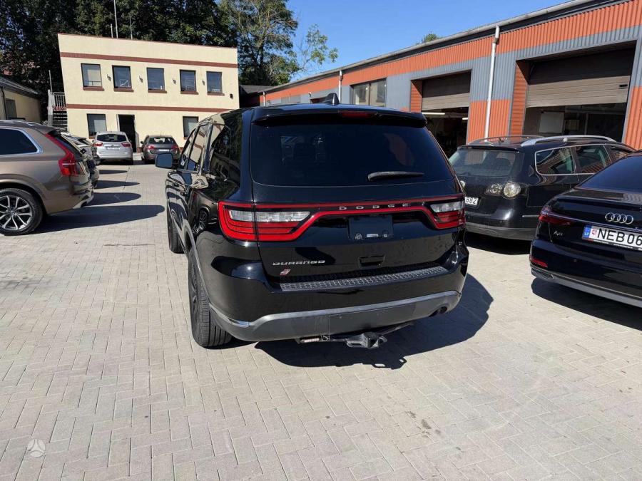 Black Dodge Durango 2018 in Klaipeda, with an engine capacity of 3.60 L and mileage of 165 thousand km for 15900 €, photo 8 on AUTOMOTO.COM.LV
