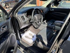 Black Dodge Durango 2018 in Klaipeda, with an engine capacity of 3.60 L and mileage of 165 thousand km for 15900 €, photo 11 on AUTOMOTO.COM.LV
