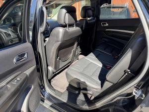 Black Dodge Durango 2018 in Klaipeda, with an engine capacity of 3.60 L and mileage of 165 thousand km for 15900 €, photo 12 on AUTOMOTO.COM.LV