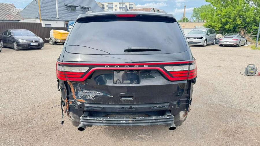 Black Dodge Durango 2018 in Ukmerge, with an engine capacity of 3.60 L and mileage of 365 thousand km for 8999 €, photo 8 on AUTOMOTO.COM.LV