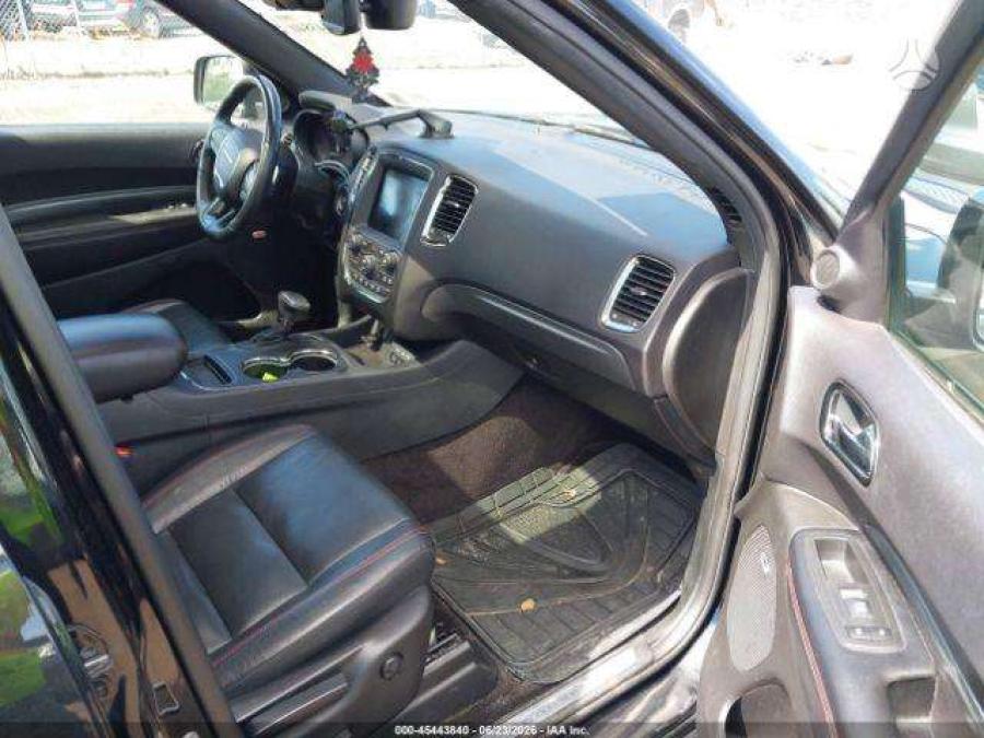 Black Dodge Durango 2018 in Klaipeda, with an engine capacity of 3.60 L and mileage of 211 thousand km for 10400 €, photo 6 on AUTOMOTO.COM.LV