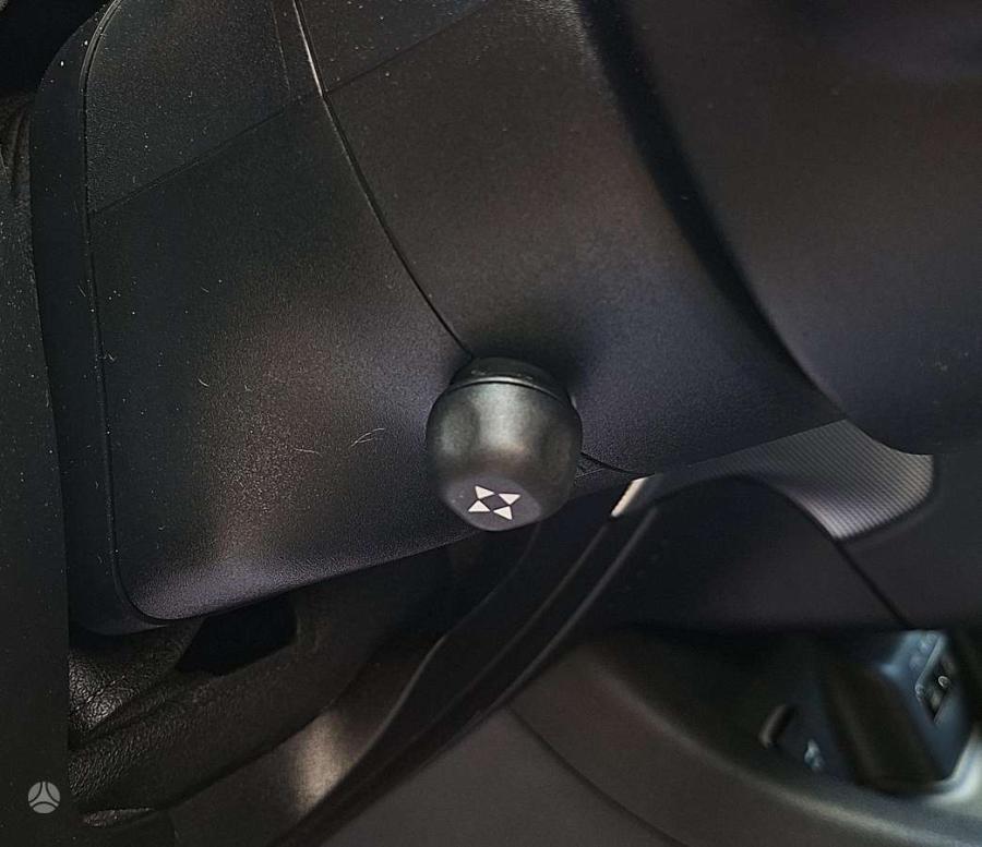 Black Dodge Durango 2018 in Kretinga, with an engine capacity of 3.60 L and mileage of 211 thousand km for 15999 €, photo 26 on AUTOMOTO.COM.LV