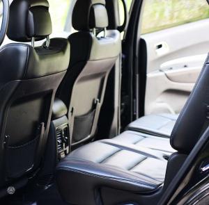 Black Dodge Durango 2018 in Kretinga, with an engine capacity of 3.60 L and mileage of 211 thousand km for 15999 €, photo 27 on AUTOMOTO.COM.LV