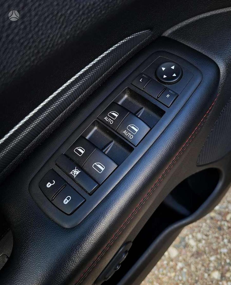 Black Dodge Durango 2018 in Kretinga, with an engine capacity of 3.60 L and mileage of 211 thousand km for 15999 €, photo 29 on AUTOMOTO.COM.LV