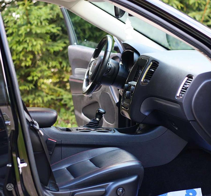 Black Dodge Durango 2018 in Kretinga, with an engine capacity of 3.60 L and mileage of 211 thousand km for 15999 €, photo 36 on AUTOMOTO.COM.LV